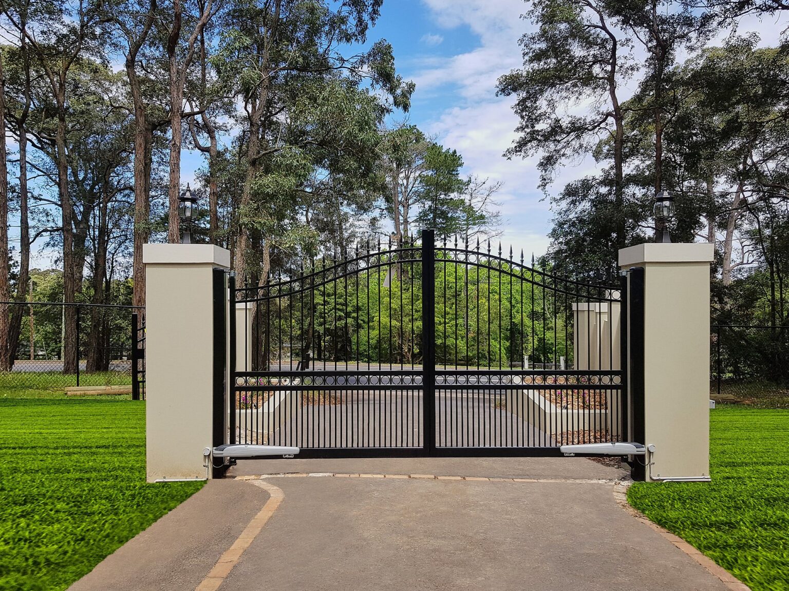 How Does Driveway Gate Automation Work? - Pentagon