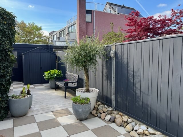 Top 5 Fence Paint Colours in Garden Pentagon