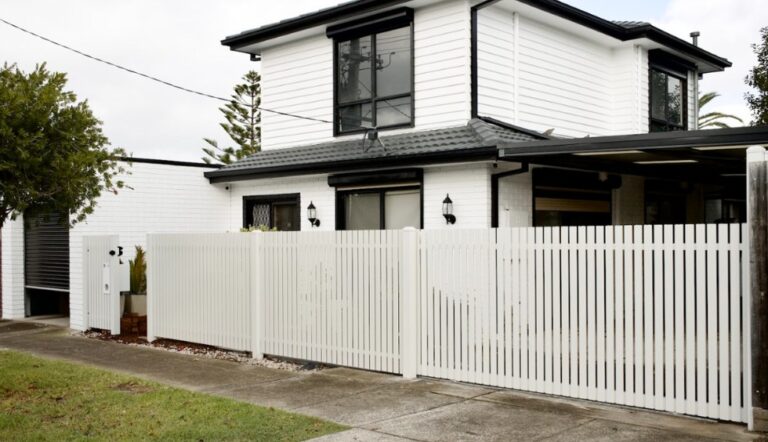 Aluminium Vertical Slat Fencing & Gates - Pentagon