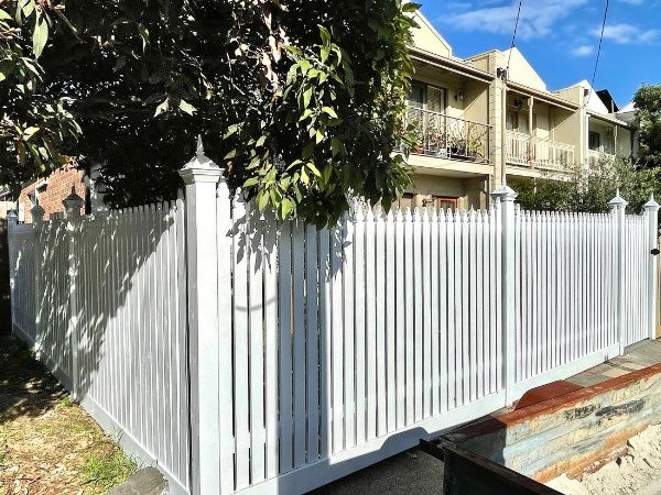 Fencing Contractors in Melbourne - Pentagon Fencing & Gates
